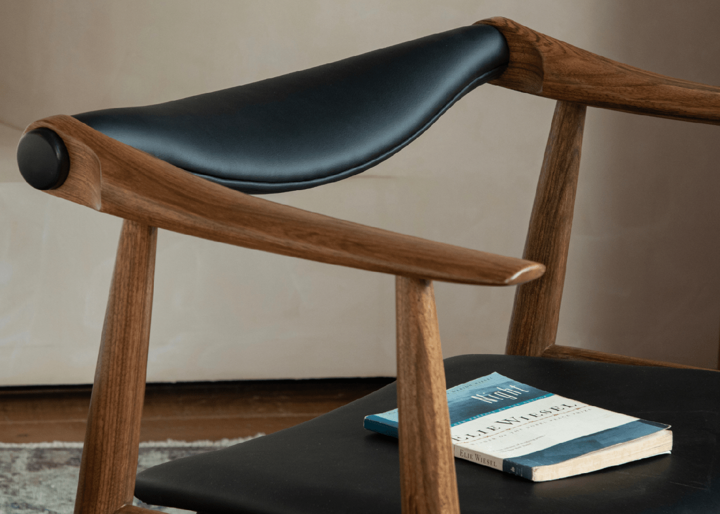 CH34 Yoke Chair | Ebony Frame, Leather Swivel Seat - ZM Home